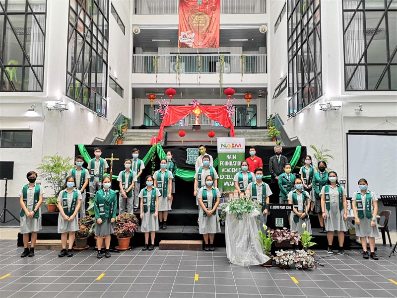 20 Top Students Receive Naim Foundation Academic Excellence Awards | Sarawak Tribune