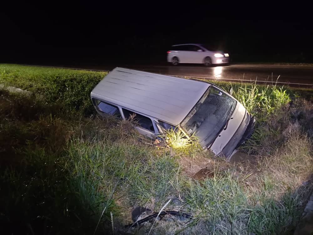 Van Driver Dies In Crash | Sarawak Tribune