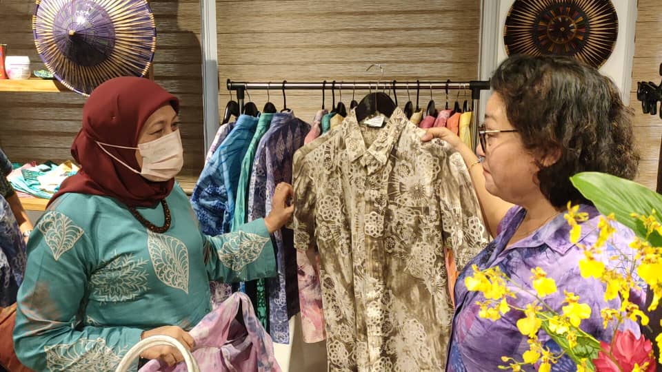Introducing ‘batik Linut’ To Middle East | Sarawak Tribune