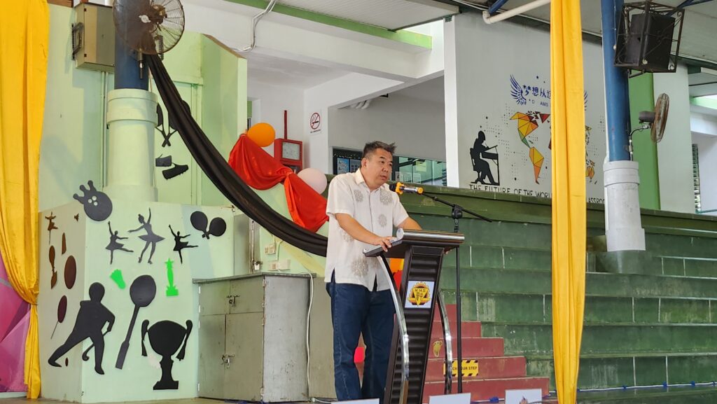 SMK Kuching High Awards Outstanding Students | Sarawak Tribune
