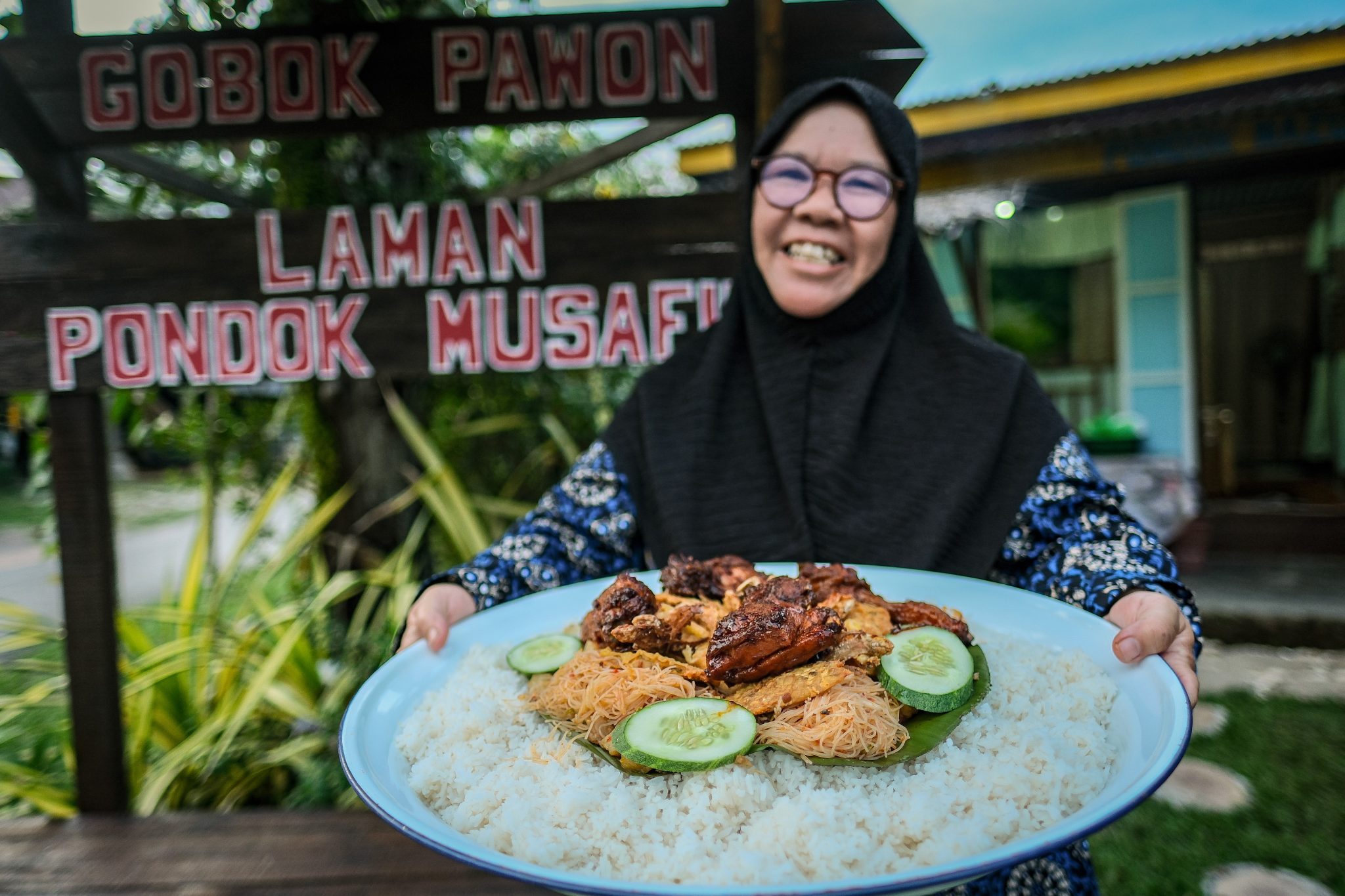 Keeping The Nasi Ambeng Tradition Alive | Sarawak Tribune