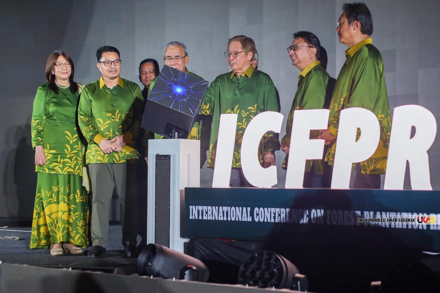 Premier Urges Synthetic Timber Use For Sustainability | Sarawak Tribune