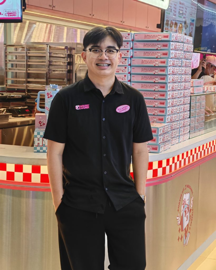 Adam Shamil: The Story Behind The Screen | Sarawak Tribune
