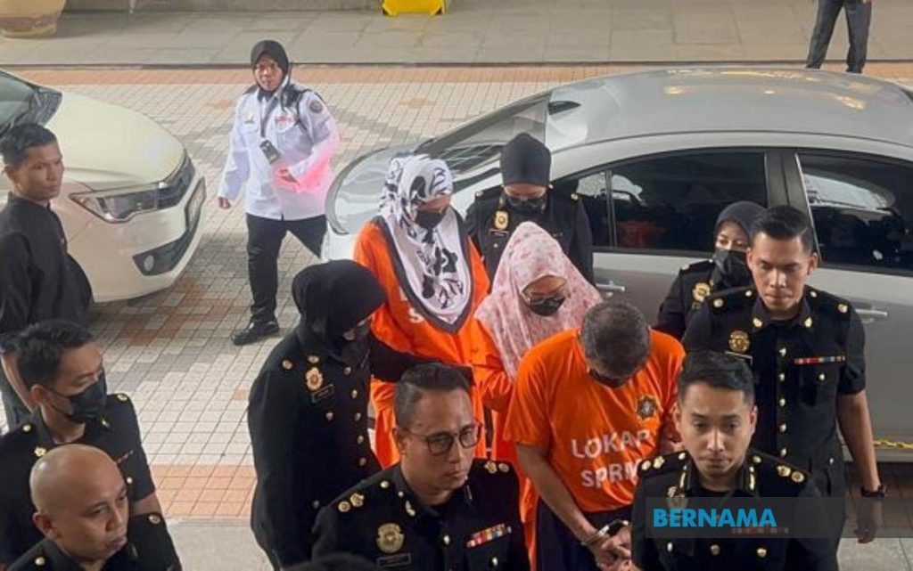 Ex Army Chief, Two Wives Arrive At Court For Remand In Corruption ...