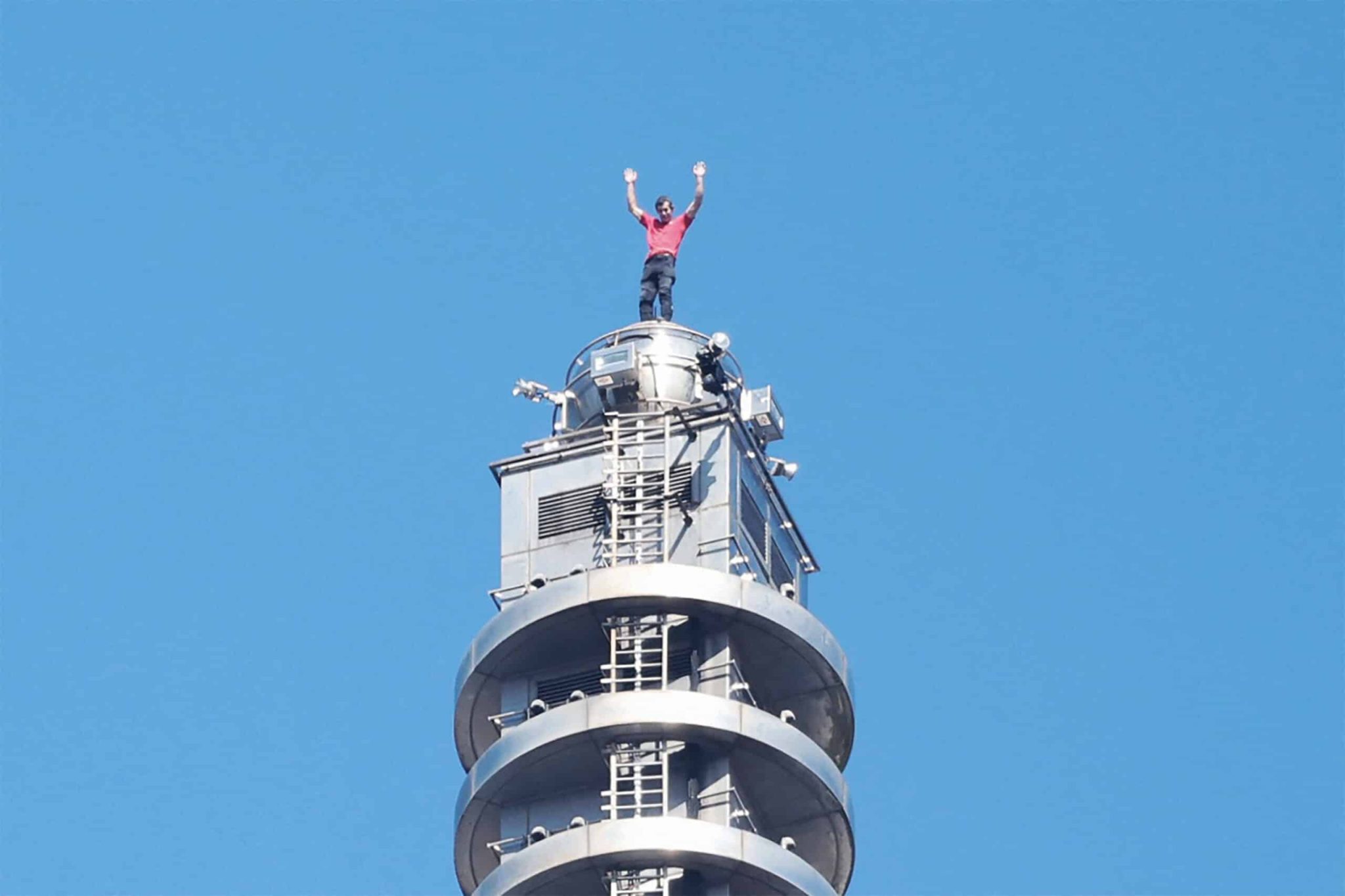 Daredevil Free-climbs Taiwan’s Tallest Building | Sarawak Tribune