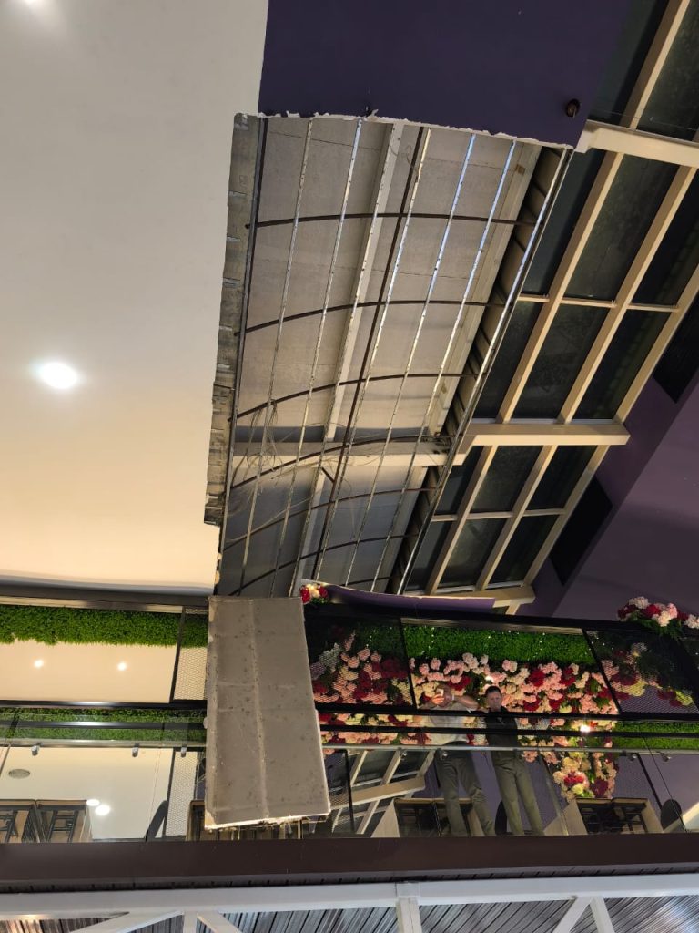 Falling Ceiling Debris Leaves Three Women Injured | Sarawak Tribune