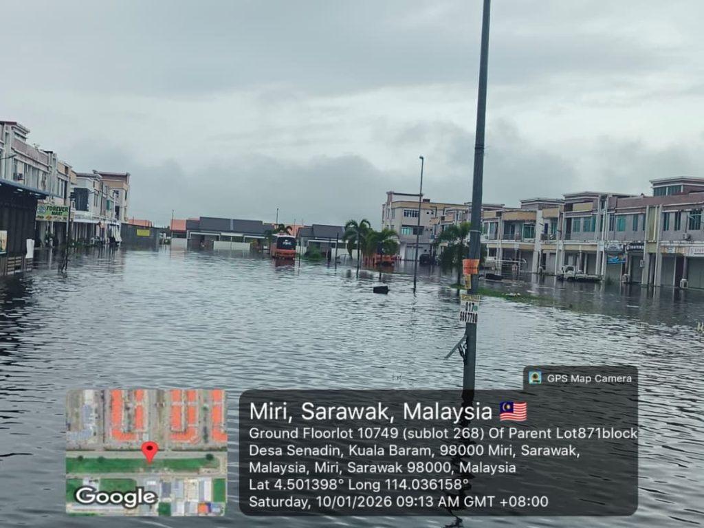 Monsoon Floodwaters Strand Roads, Force 150 Into Shelters | Sarawak Tribune